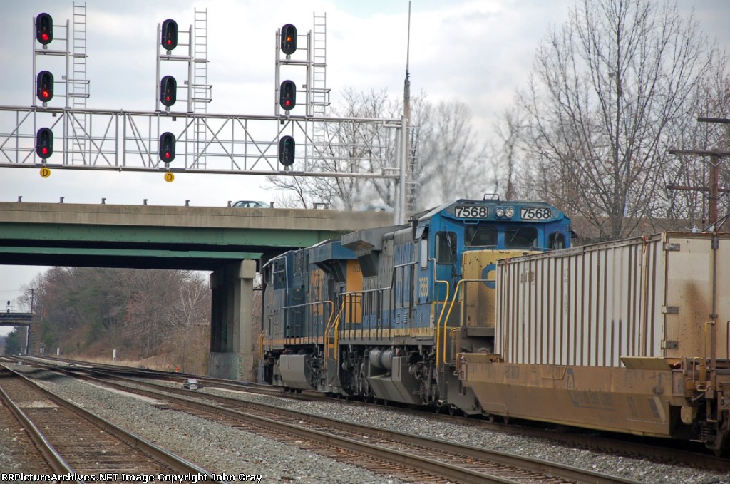 CSX 7568(C40-8)
